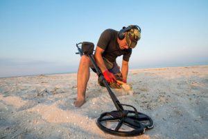 34 Beach Metal Detecting Tips (Includes Great Videos)
